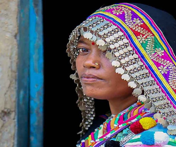 The Vanishing Queens: Exquisite Photos Of The Tharu Tribe In Terai ...
