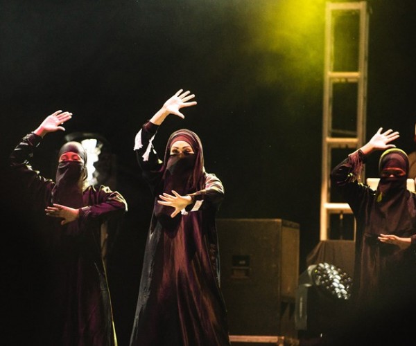 ‘We’re Muslim Don’t Panic’: Hijab-Wearing Hip Hop Dancers Smash Taboos ...