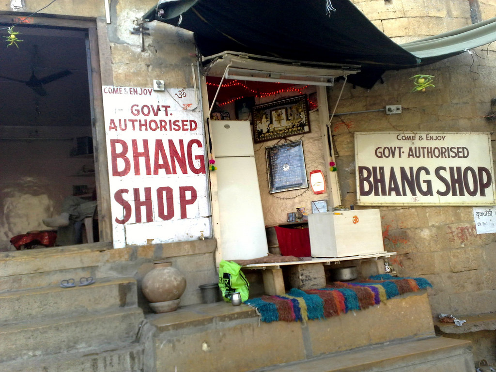 Places That Are Still Accepting Old Currency In India | Youth Ki Awaaz