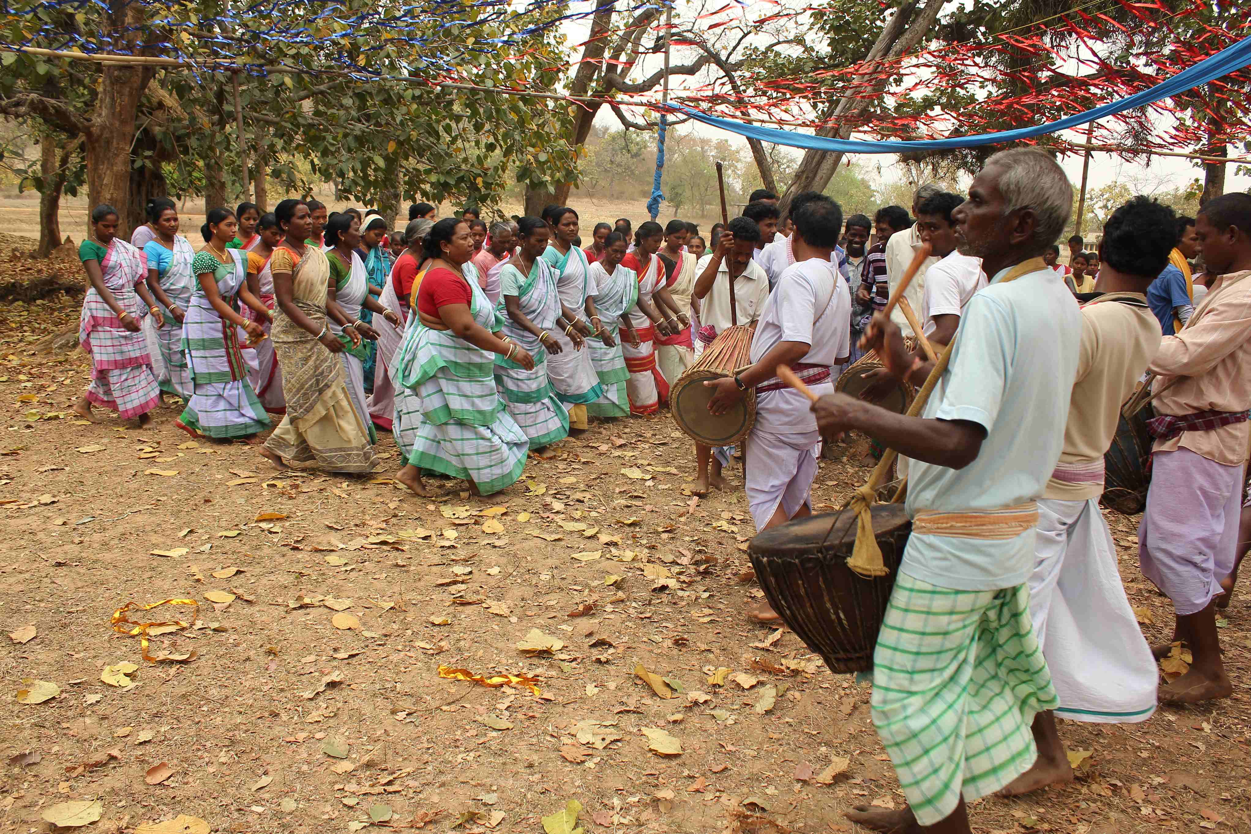Adivasi Dance And The Culture Of Collectivism Youth Ki Awaaz Adivasi Dance And The Culture Of Collectivism Youth Ki Awaaz