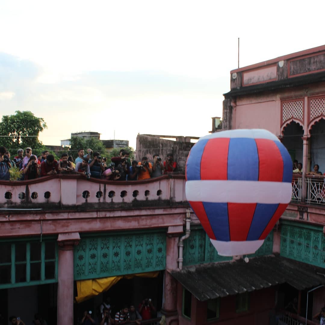 ‘Fanush Utsav’: An Old Tradition Of Lighting The Sky On Kali Pujo