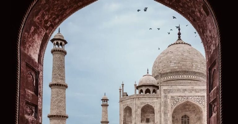 Did Shah Jahan Chop Off The Hands Of Taj Mahal’s Workers? | Youth Ki Awaaz